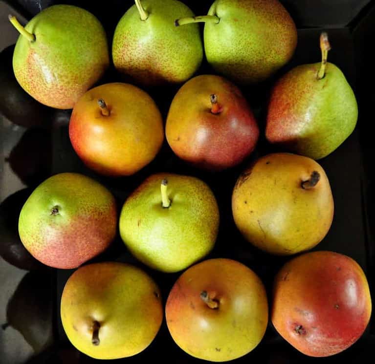 Poached Cinnamon-Orange Pears with Mascarpone - Flavour and Savour