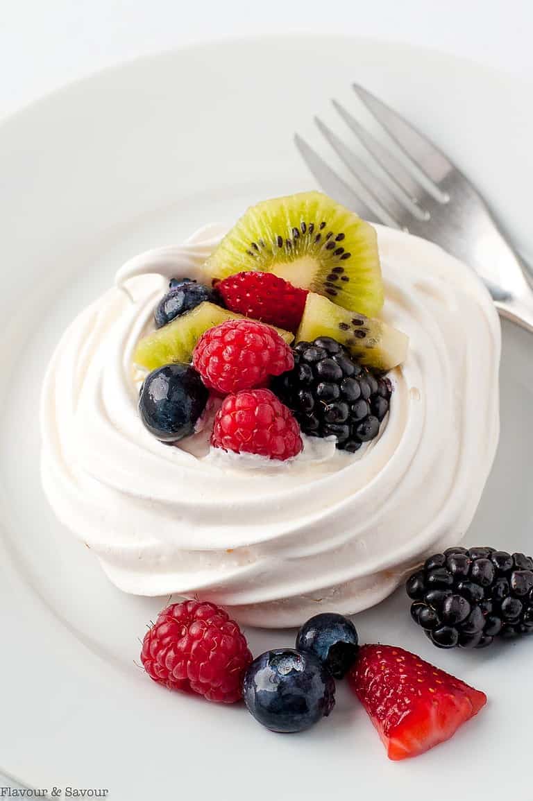 Mini Pavlova with Berries - Flavour and Savour