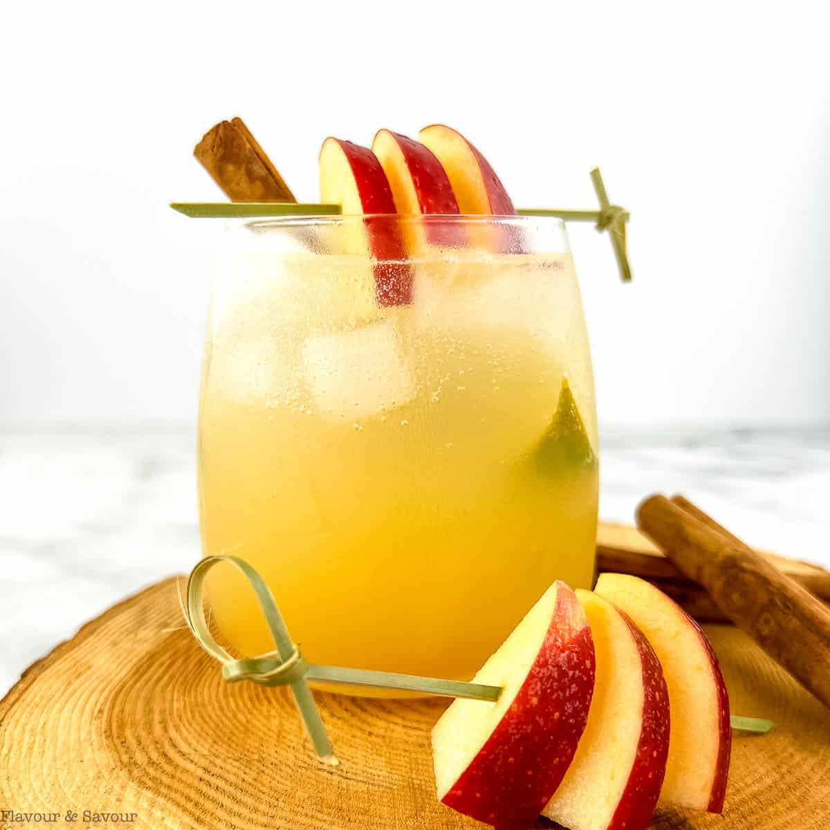Apple Cider Ginger Beer Mocktail Flavour And Savour apple-cider-ginger-beer-mocktail-flavour-and-savour